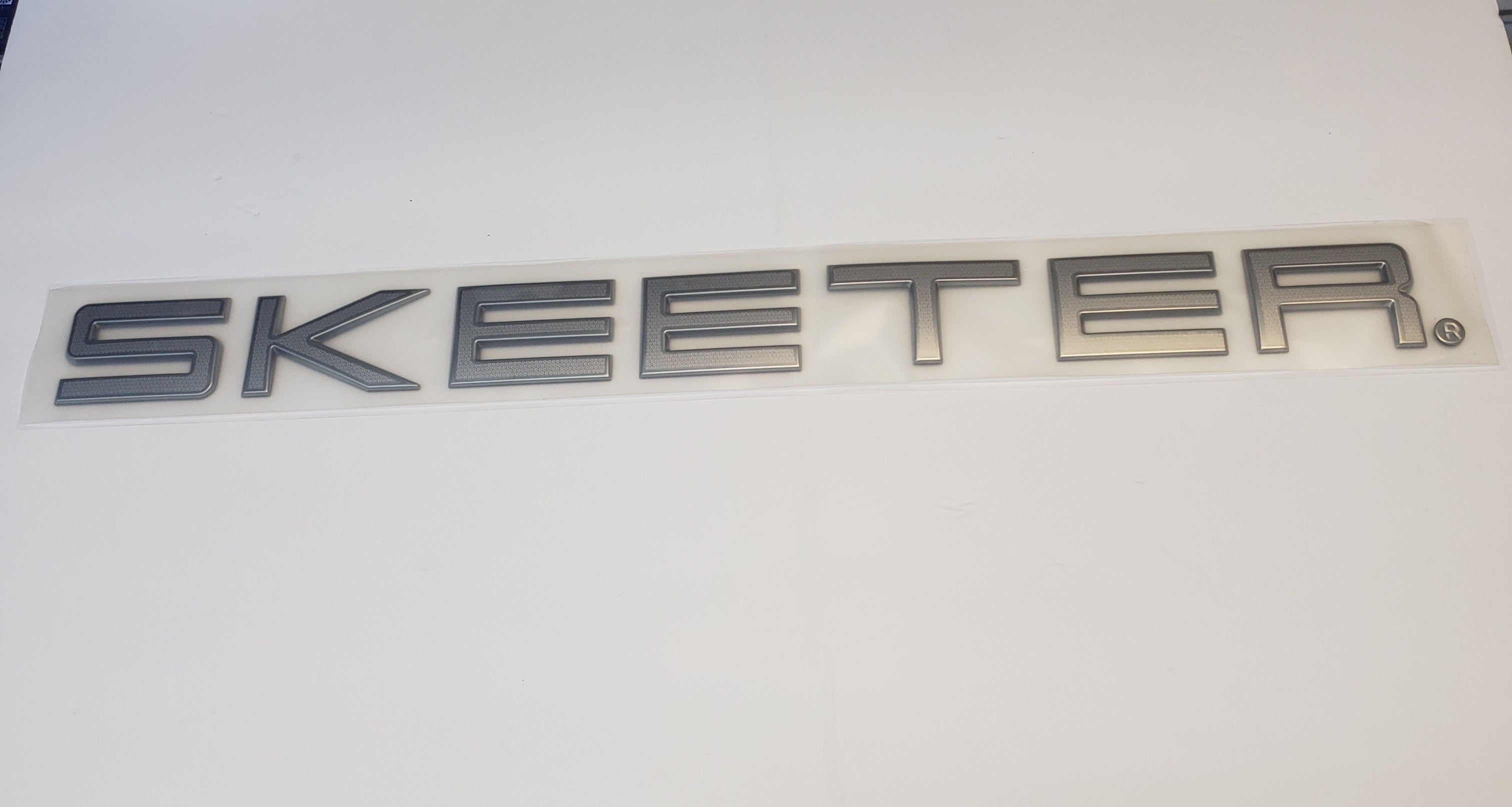 New Authentic Skeeter Emblem-Chrome /Silver Grid -91171630-25" X 2 ...